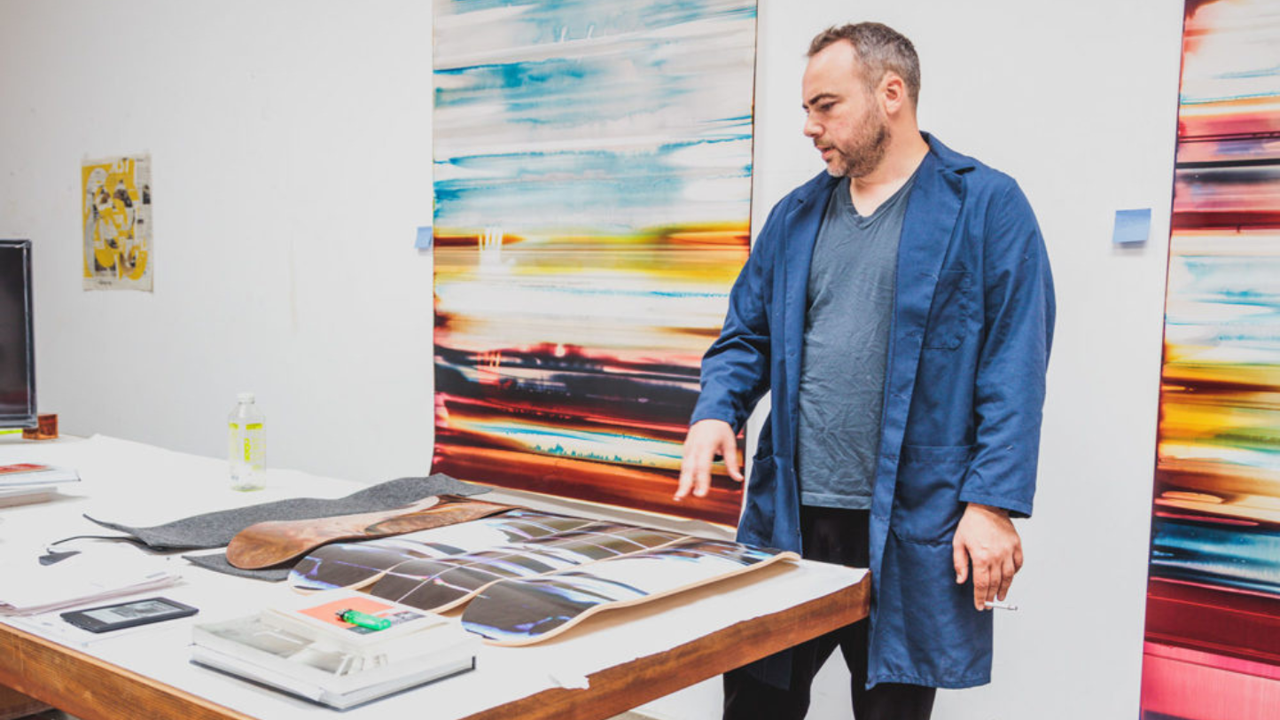 Quem é o artista contemporâneo Walead Beshty? | P55.ART